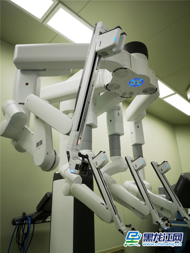 第四代达芬奇手术机器人在哈医大二院鸣枪开工“满月了” 独立完成30例高难度手术 - 黑龙江网
